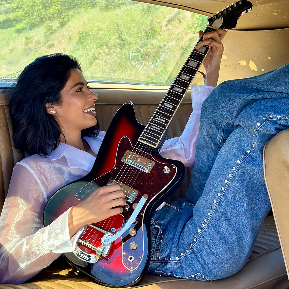 Sophia Phoenix – Silvertone Guitars